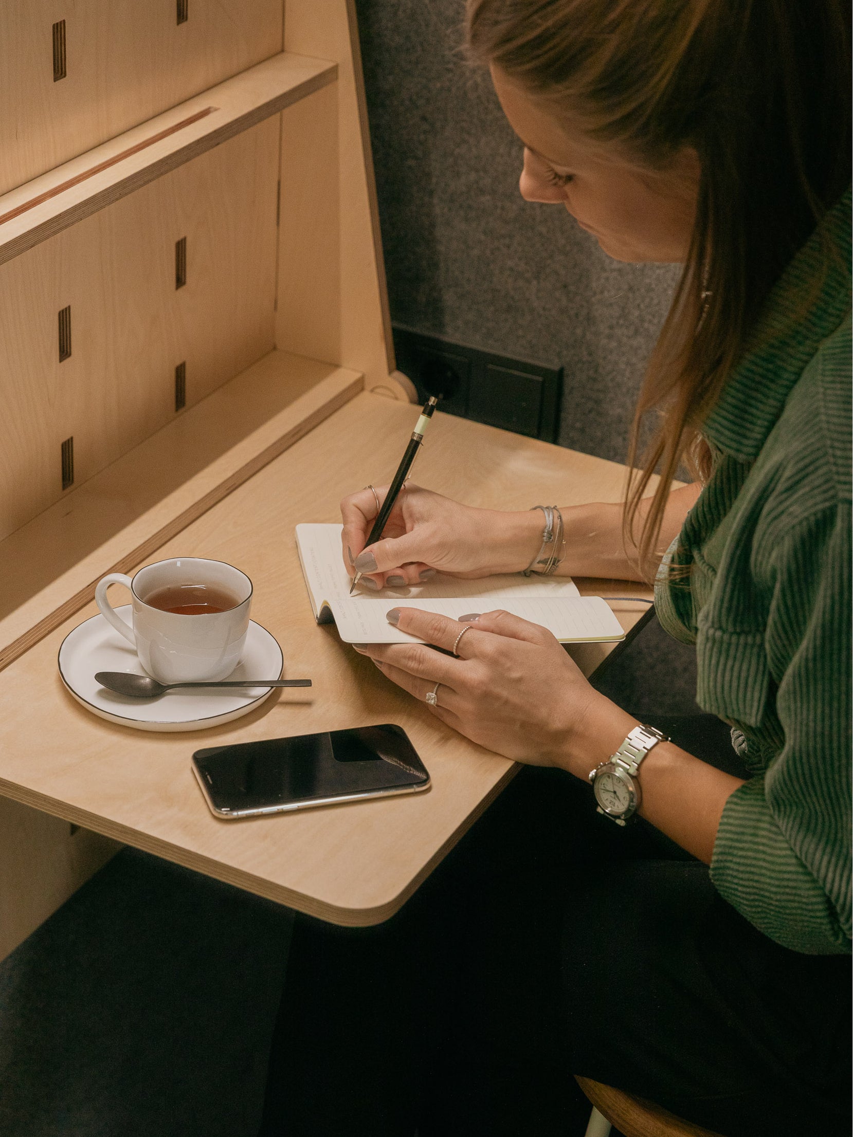 HUUS | Phone and meeting booths